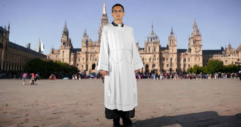 What is a Priestly alb and Its Role in Clergy Tradition?